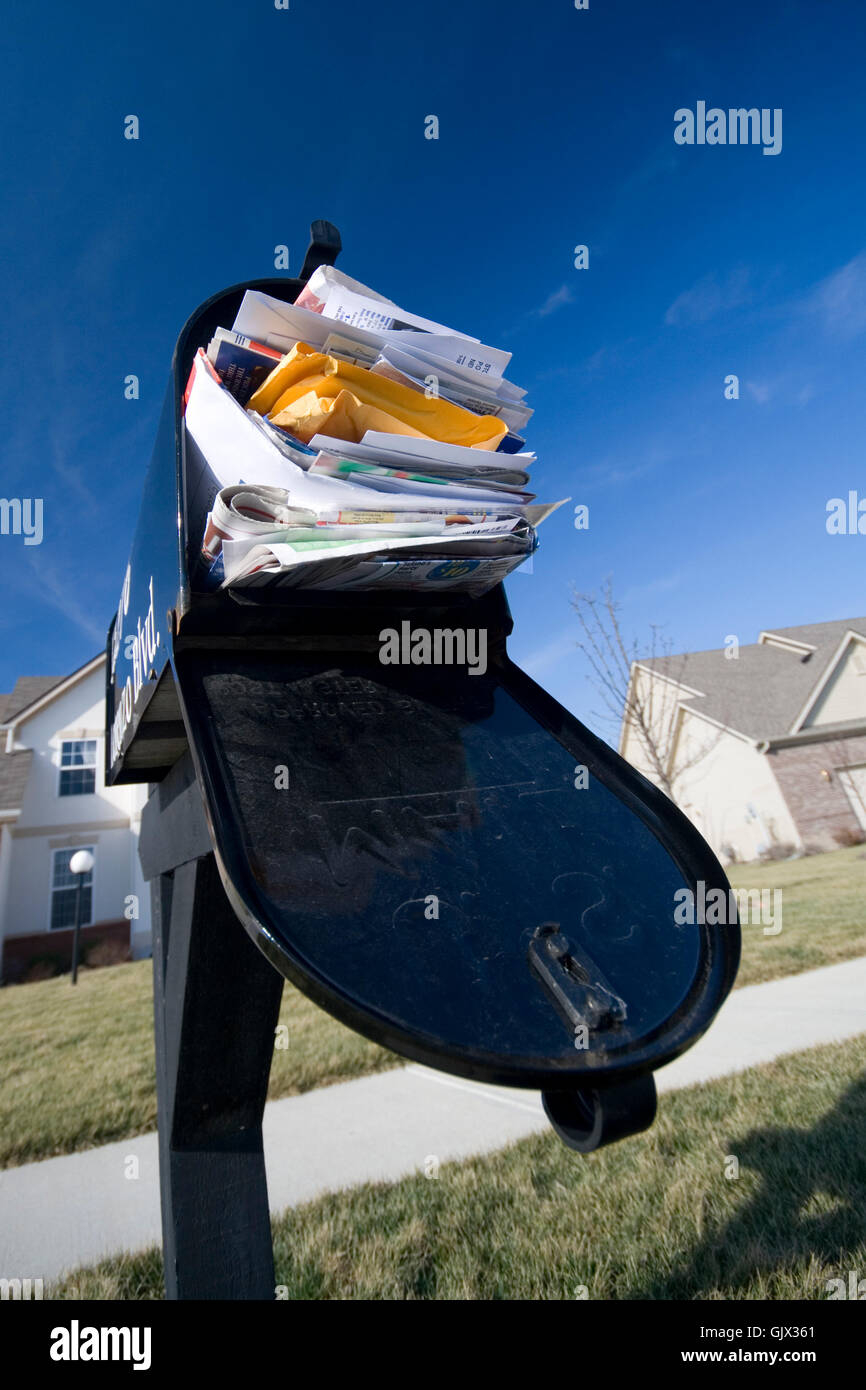 Overflowing mailbox hi-res stock photography and images - Alamy