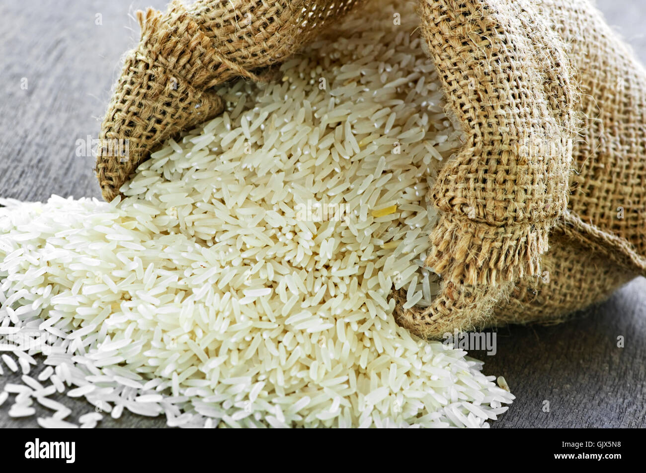 Long and short grain rice hi-res stock photography and images - Alamy
