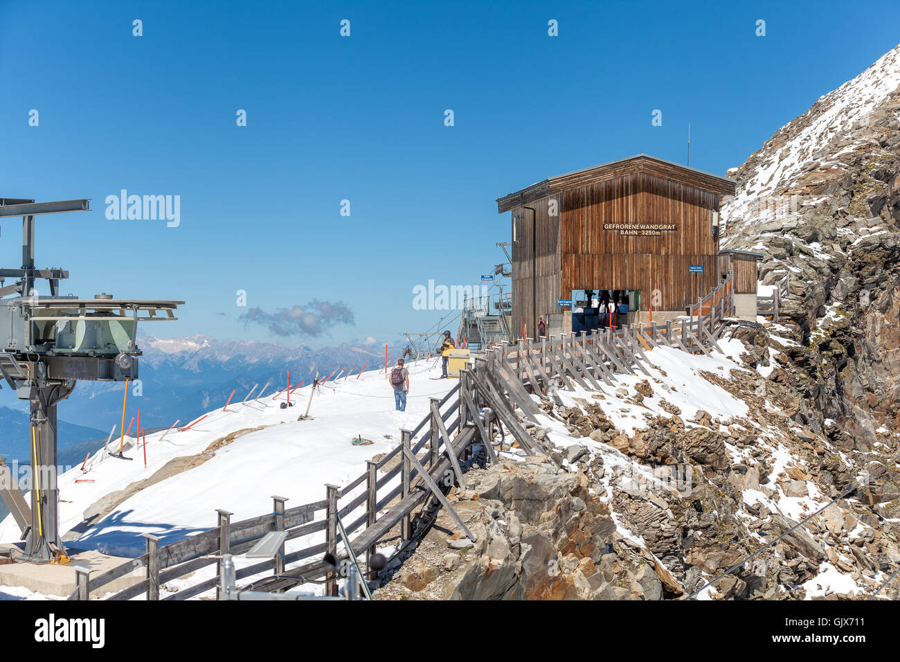 Refugee lift hi-res stock photography and images - Alamy