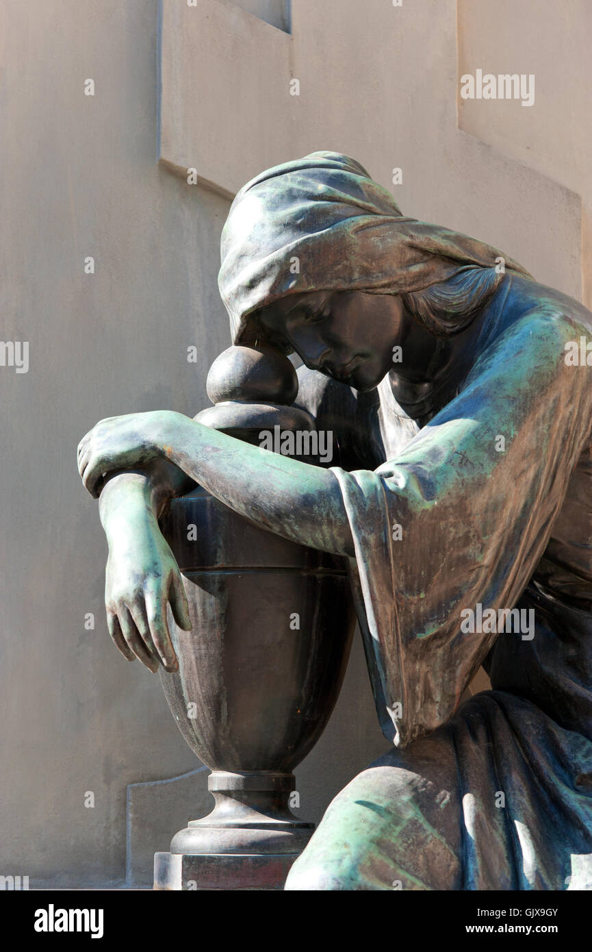 Tombstone to the grieving woman Stock Photo - Alamy