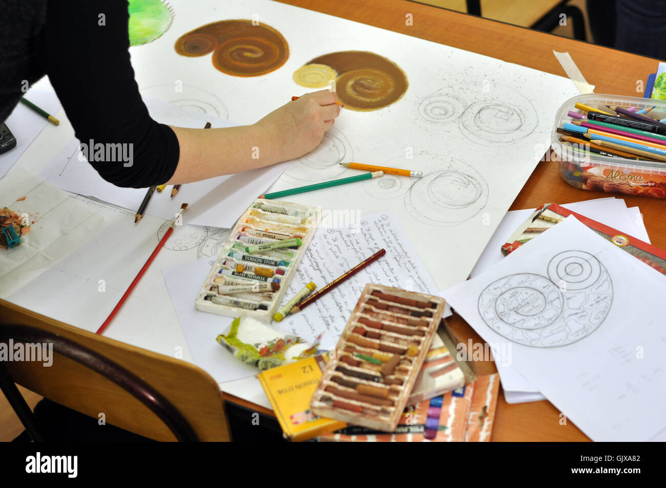 Woman studying painting hi-res stock photography and images - Alamy