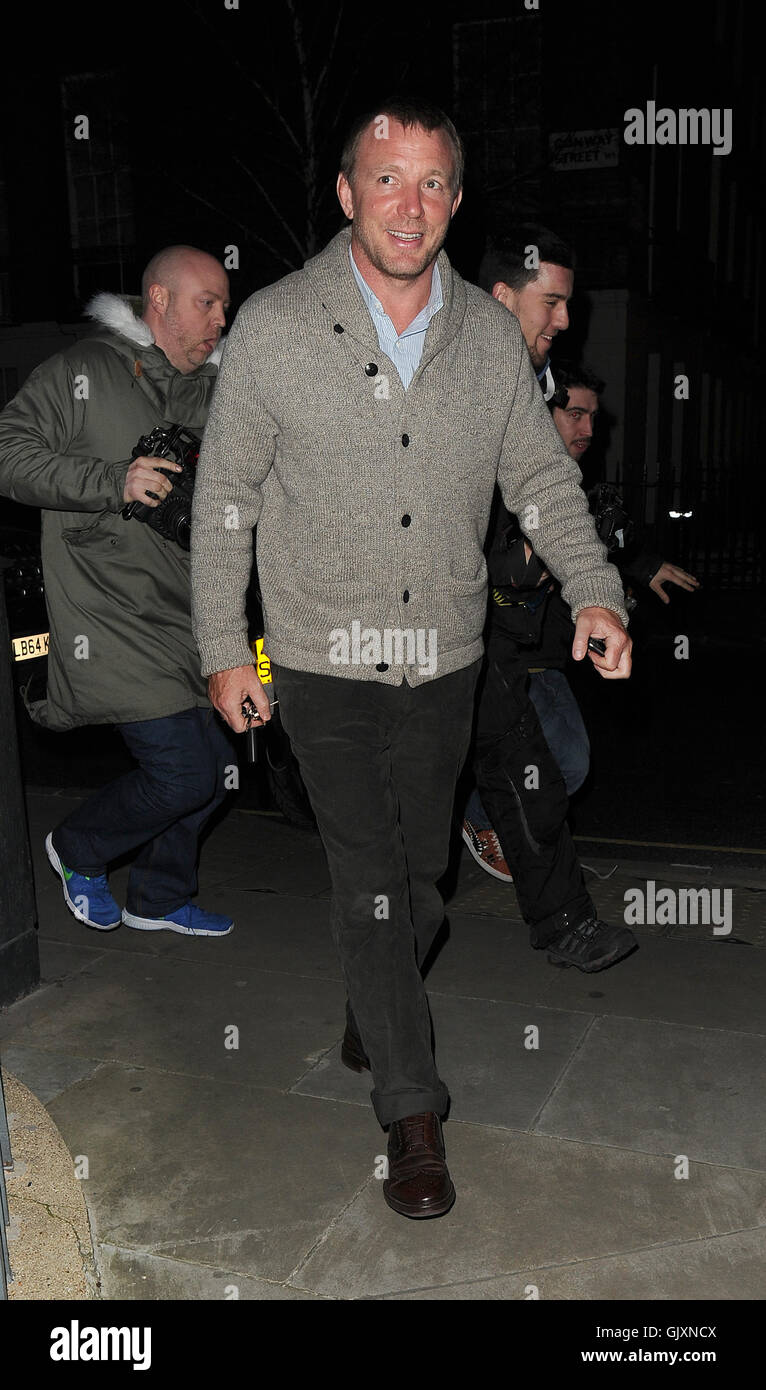 Guy Ritchie seen arriving at Madonnas London home with a bottle of wine ...