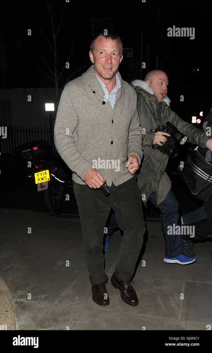 Guy Ritchie seen arriving at Madonnas London home with a bottle of wine ...