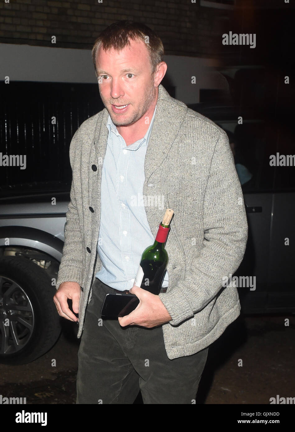 Guy Ritchie seen arriving at Madonnas London home with a bottle of wine ...