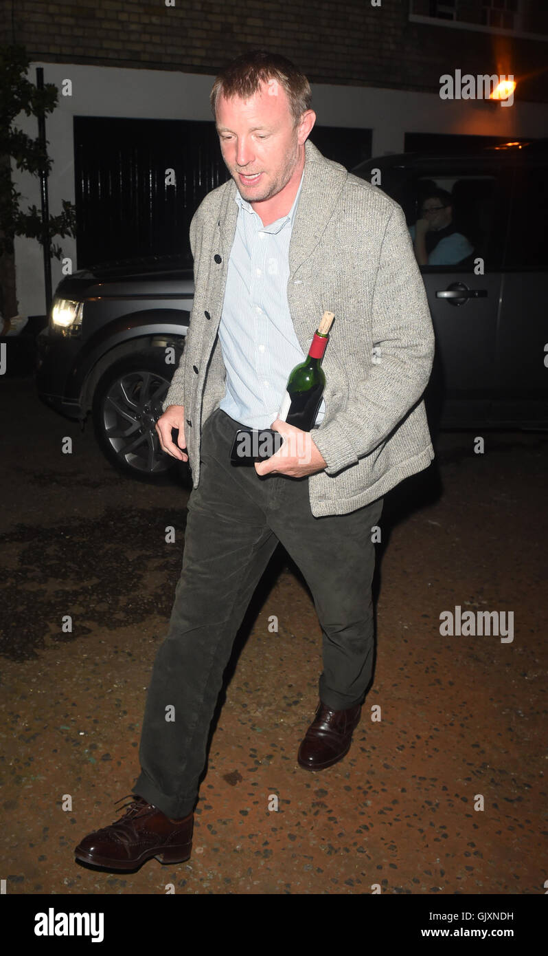 Guy Ritchie seen arriving at Madonnas London home with a bottle of wine ...