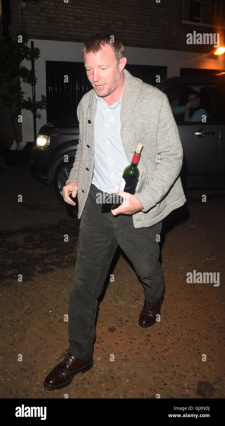 Guy Ritchie seen arriving at Madonnas London home with a bottle of wine ...