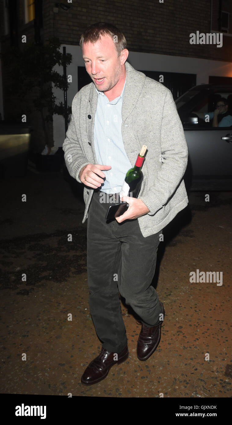 Guy Ritchie seen arriving at Madonnas London home with a bottle of wine ...