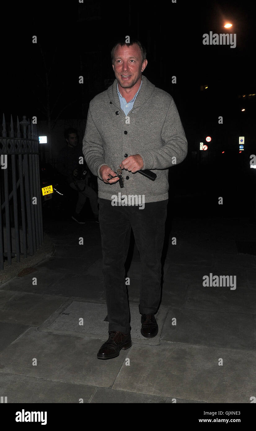 Guy Ritchie seen arriving at Madonnas London home with a bottle of wine ...