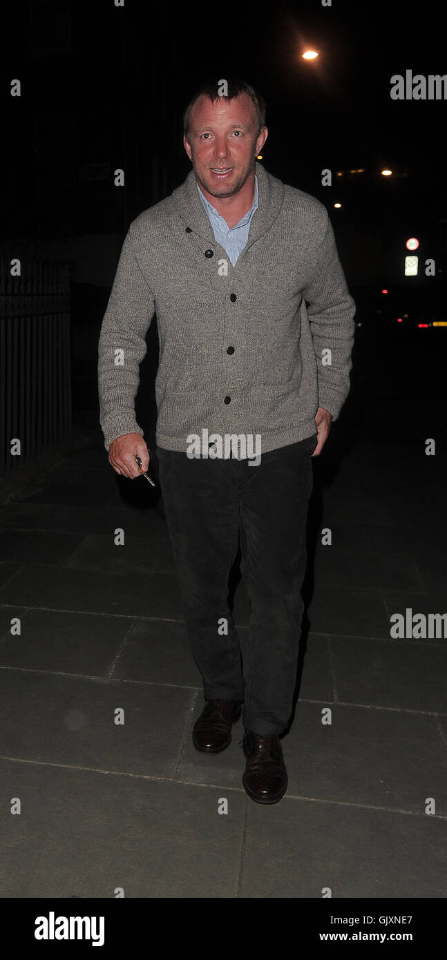 Guy Ritchie seen arriving at Madonnas London home with a bottle of wine ...