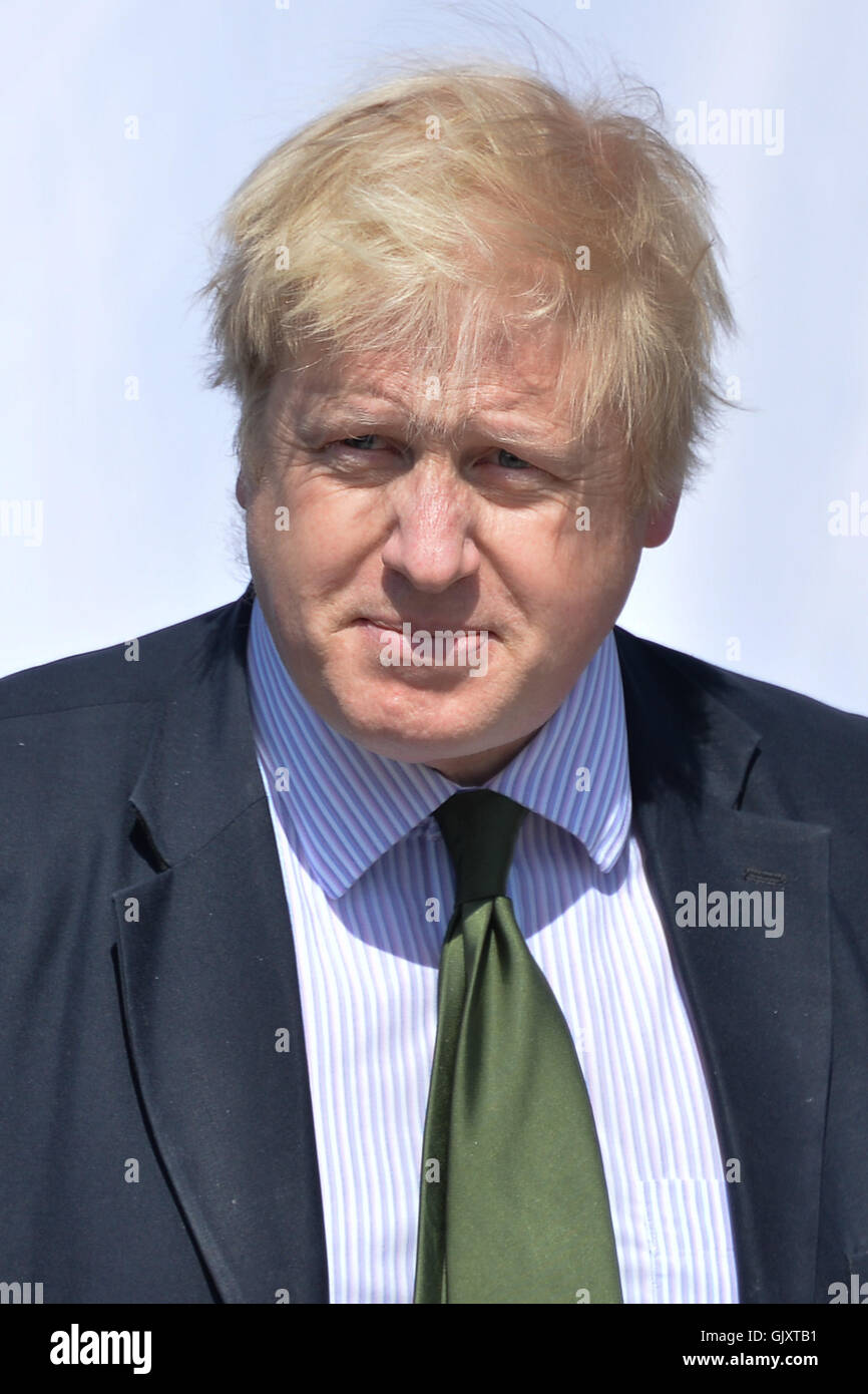 Mayor of London Boris Johnson unveils a replica of Syria's 2,000-year ...