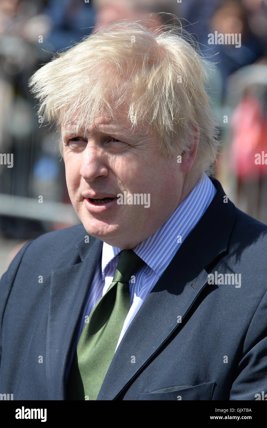 Mayor of London Boris Johnson unveils a replica of Syria's 2,000-year ...