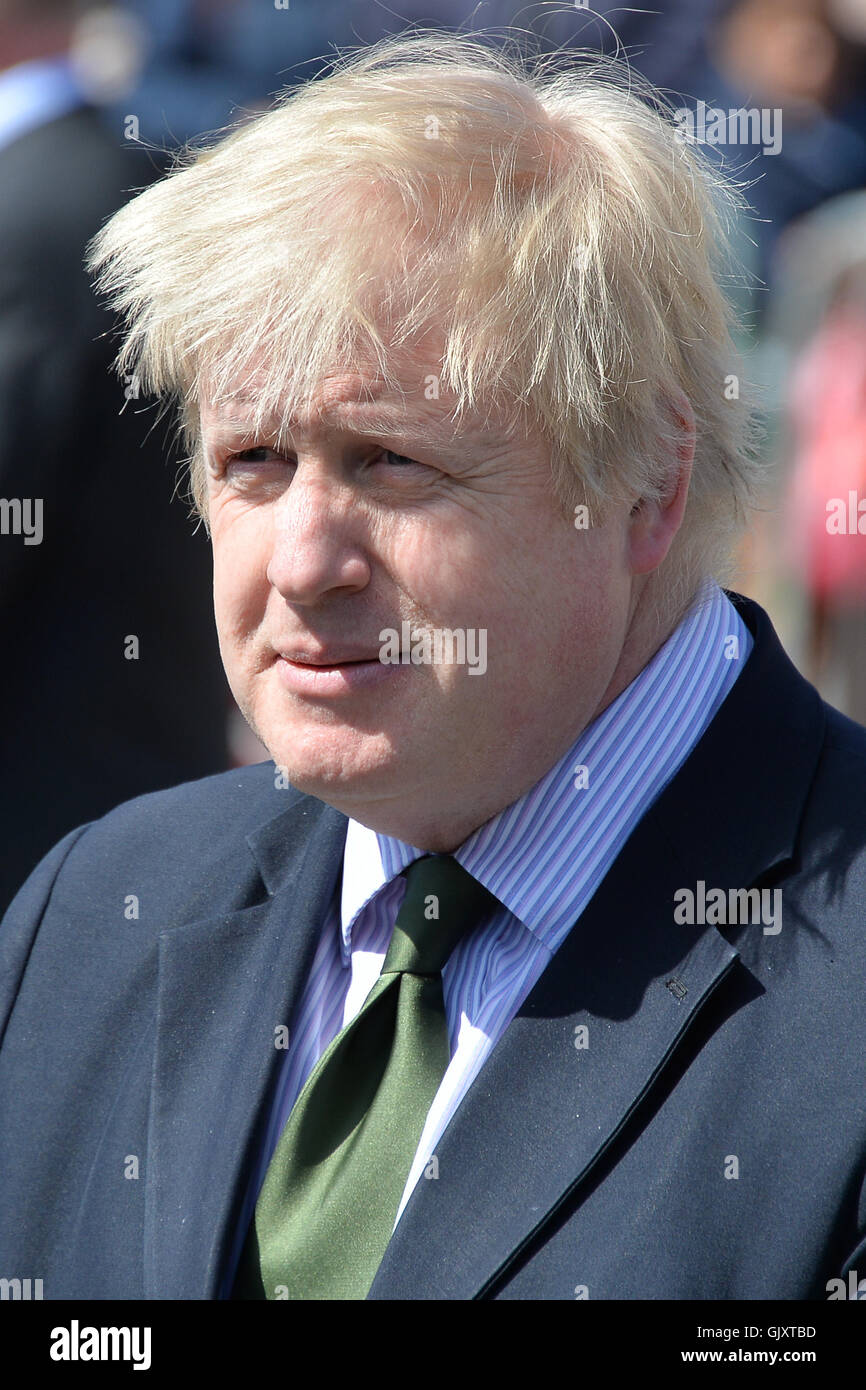 Mayor of London Boris Johnson unveils a replica of Syria's 2,000-year ...