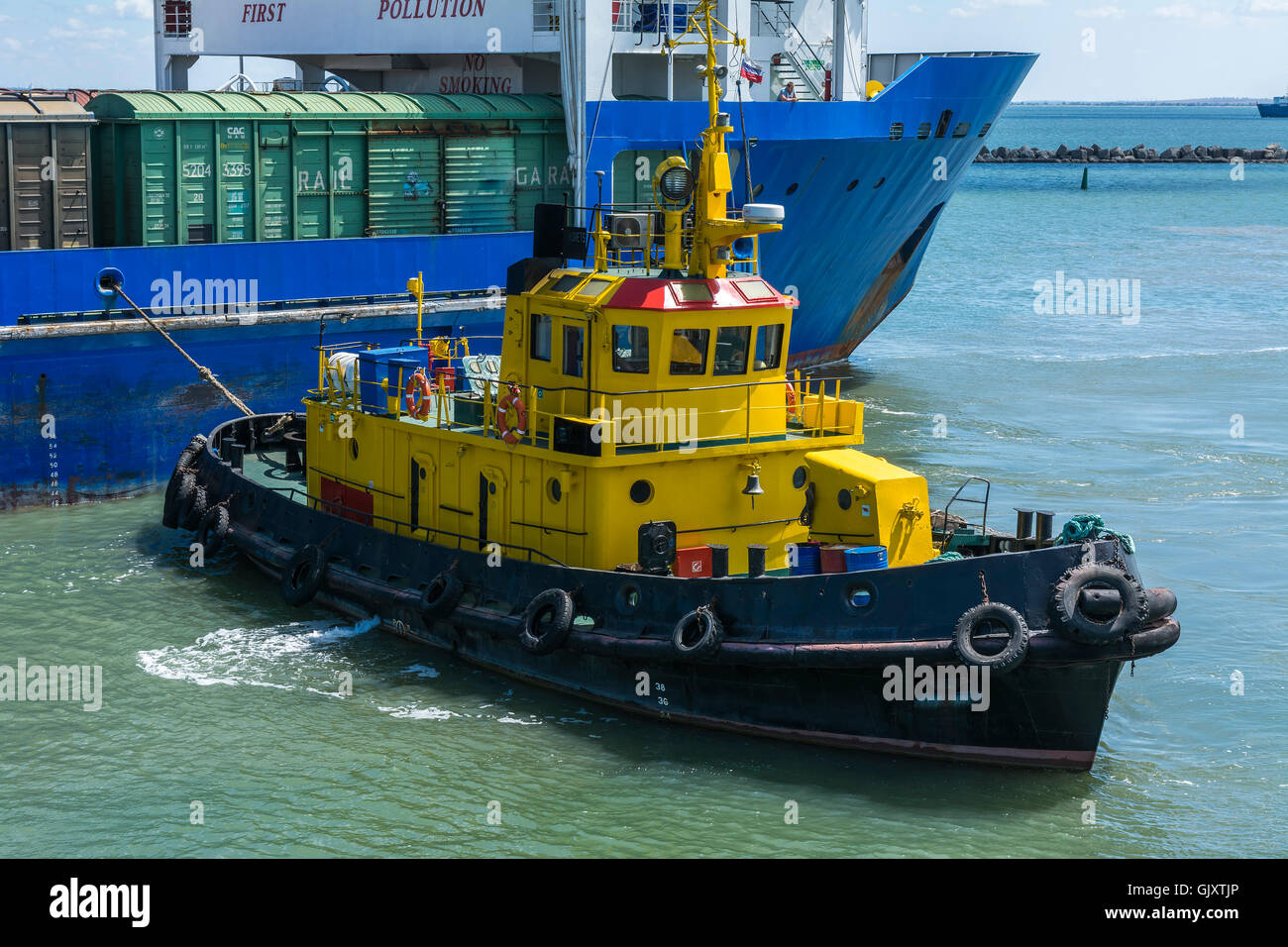 Large cargo ship hi-res stock photography and images - Alamy