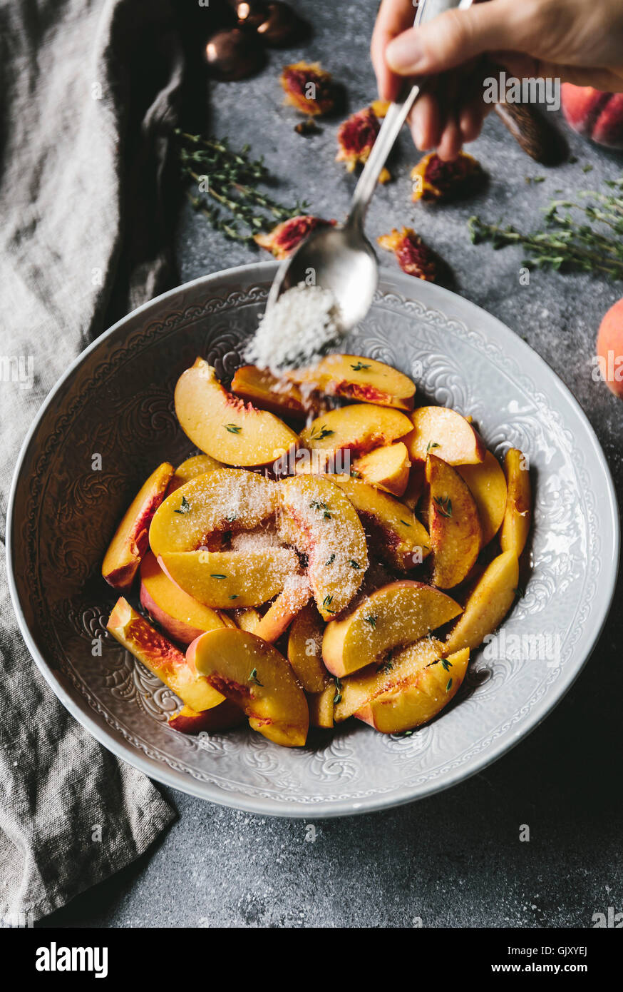 Sprinkling sugar hi-res stock photography and images - Alamy