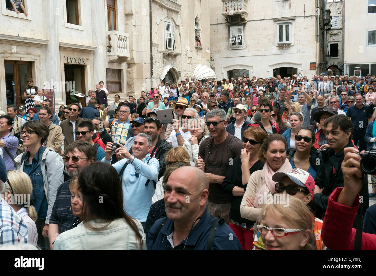 Roman crowd hi-res stock photography and images - Alamy