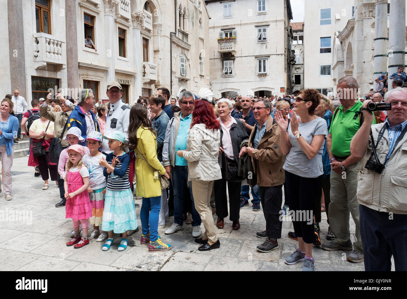 Roman crowd hi-res stock photography and images - Alamy