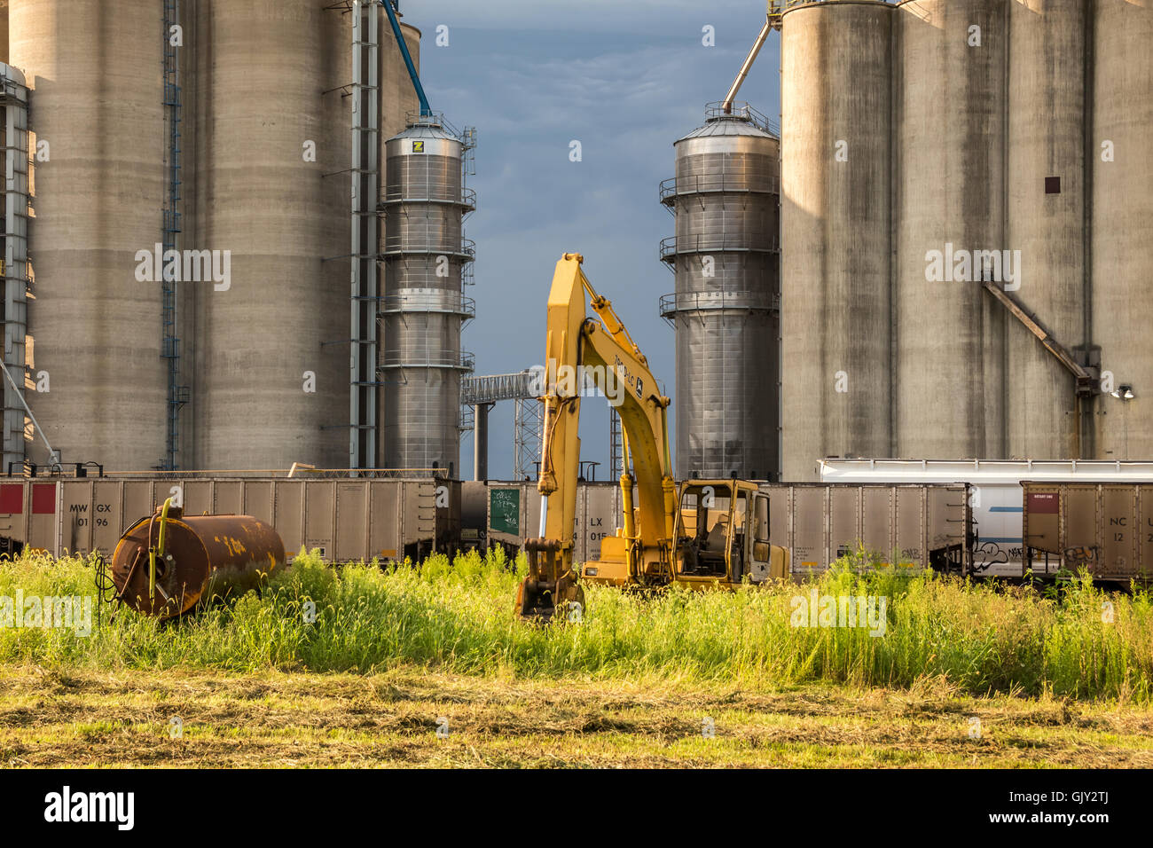 Grain processing plant rail hi-res stock photography and images - Alamy