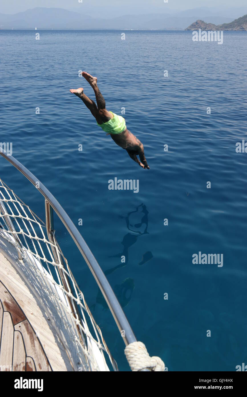Male diving from boat hi-res stock photography and images - Alamy