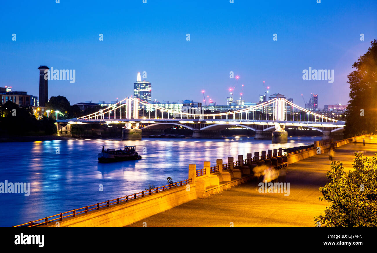 Chelsea Bridge at Night London UK Stock Photo - Alamy