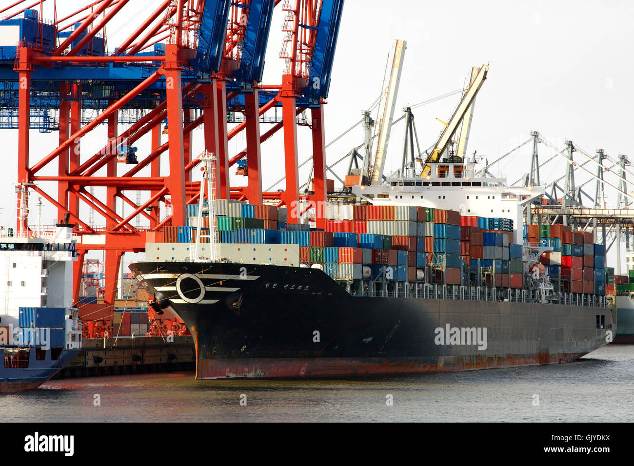 container ship harbor hamburg Stock Photo - Alamy