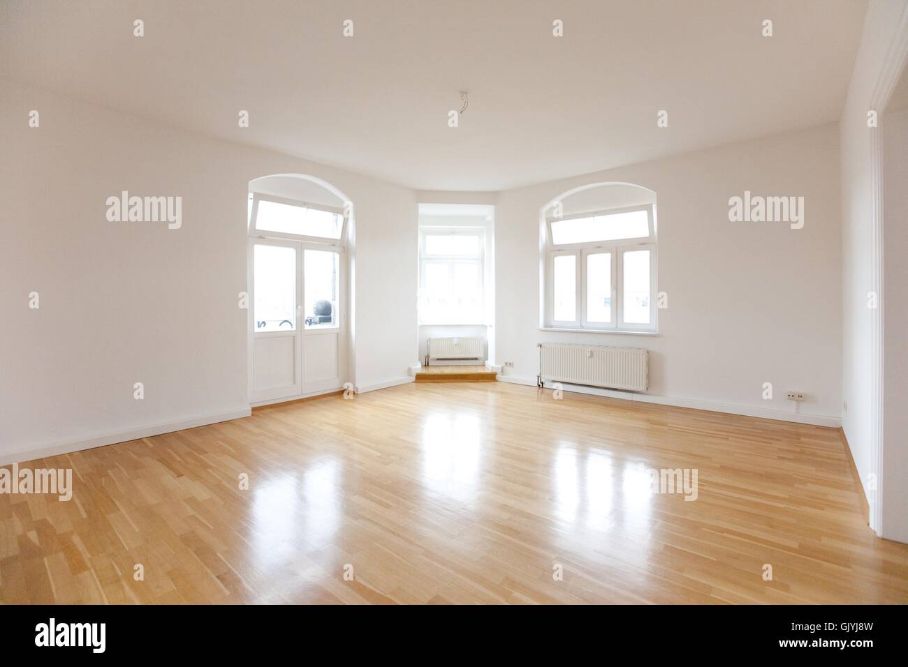 Empty living space hi-res stock photography and images - Alamy