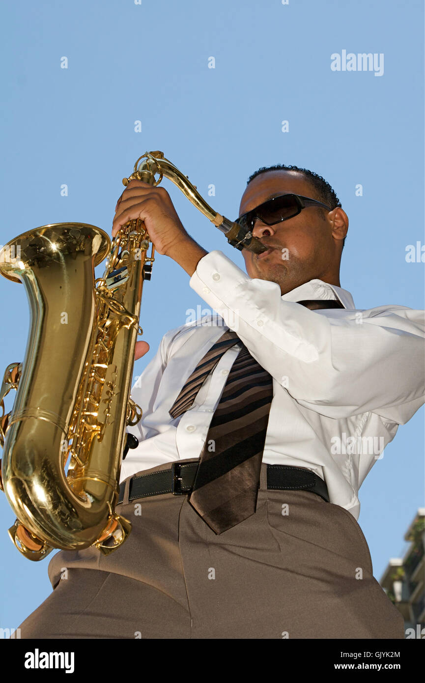 Black sax player hi-res stock photography and images - Alamy