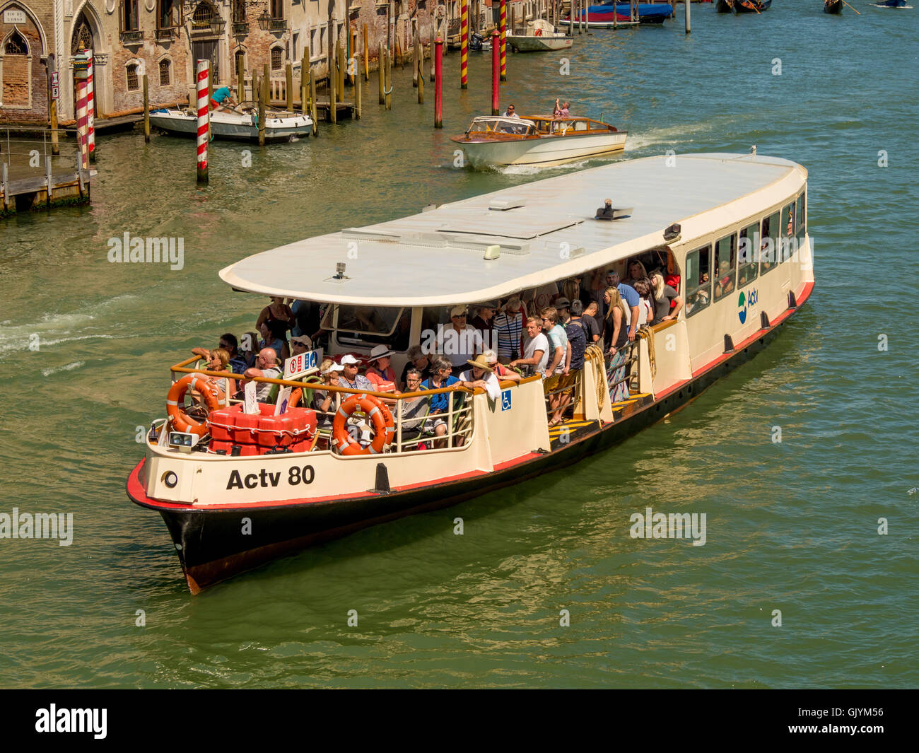Water bus hi-res stock photography and images - Alamy