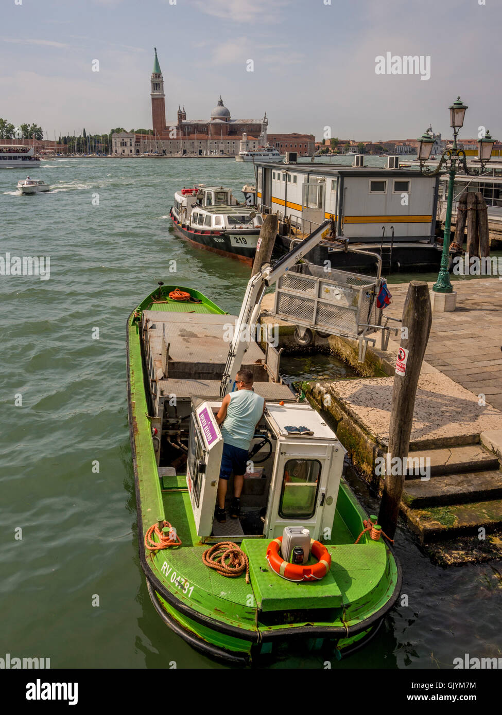 Garbage barge hi-res stock photography and images - Alamy