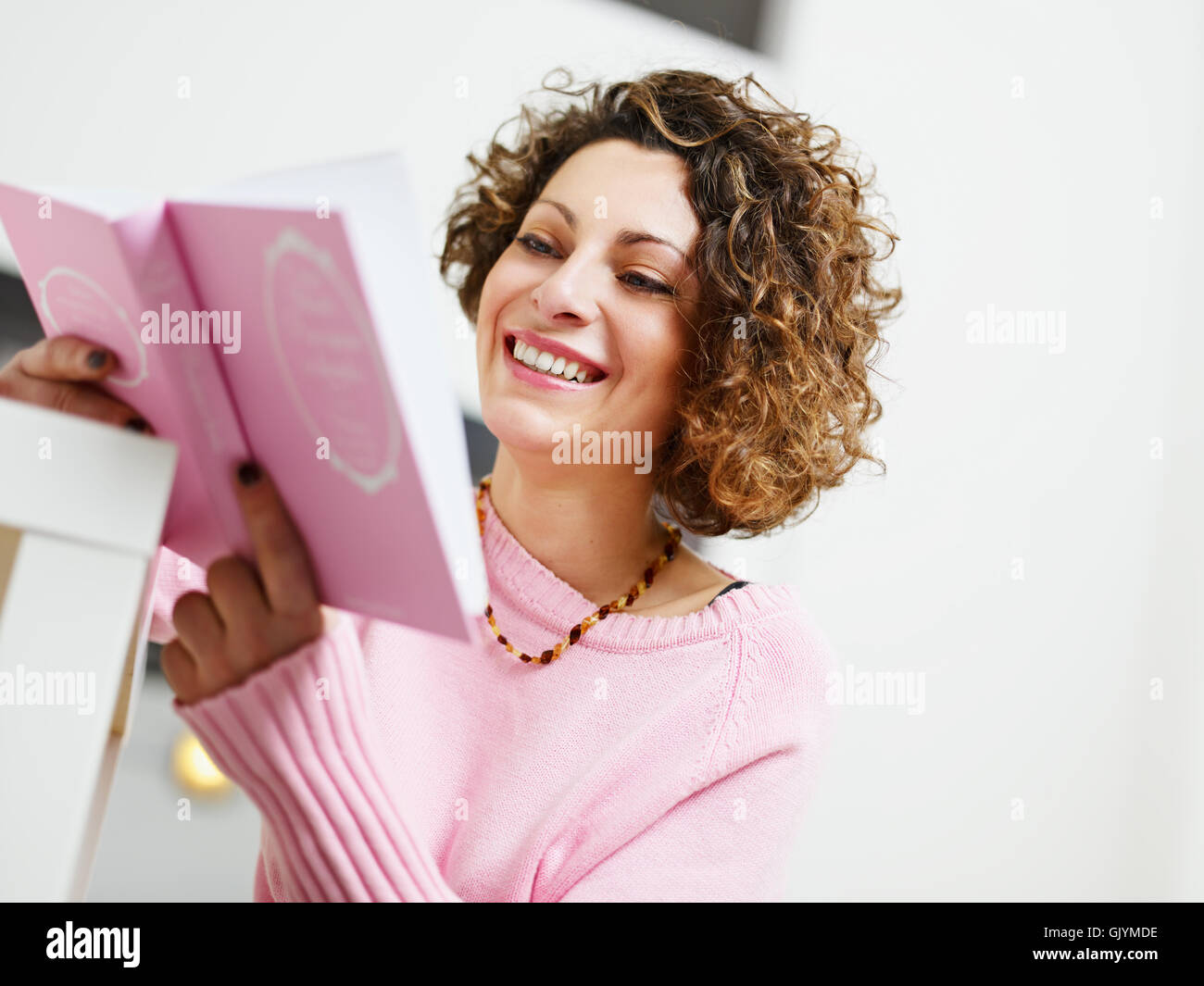 woman portrait reading Stock Photo - Alamy