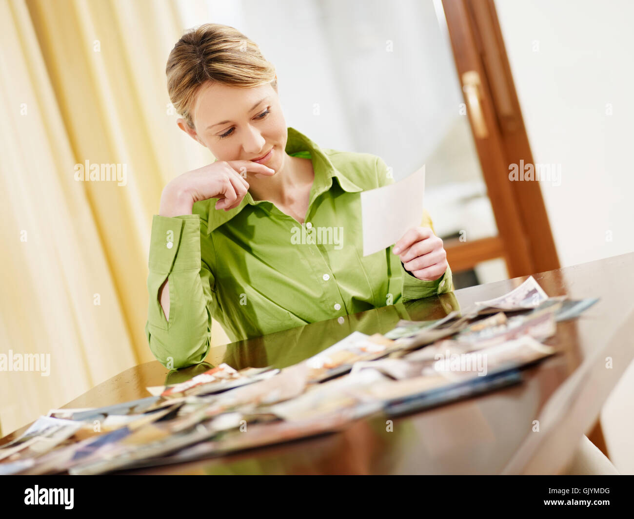 woman look glancing Stock Photo - Alamy