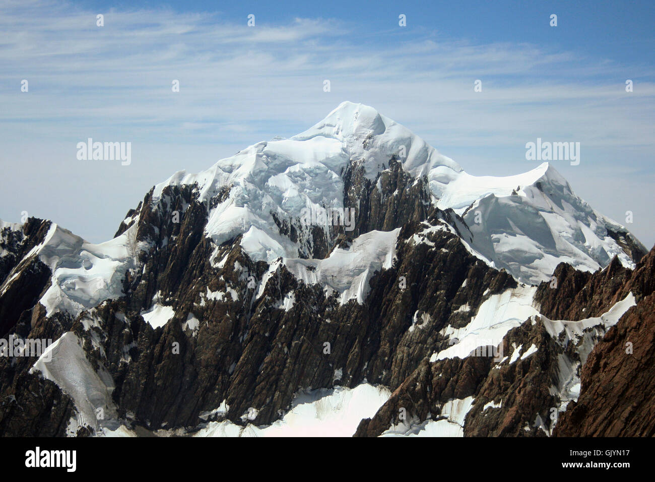 snowy mountain peak new zealand Stock Photo - Alamy