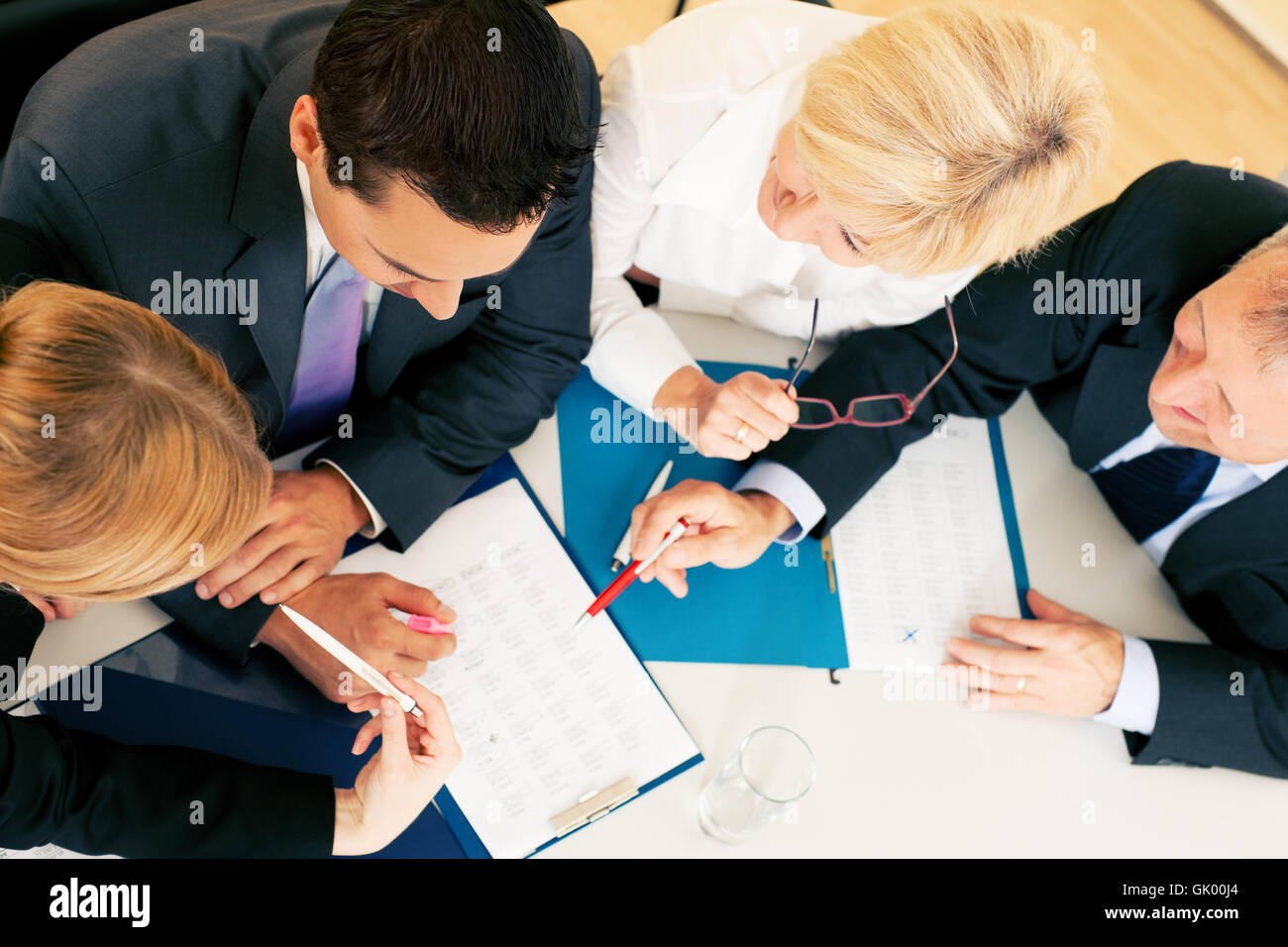 Contracts management hi-res stock photography and images - Alamy