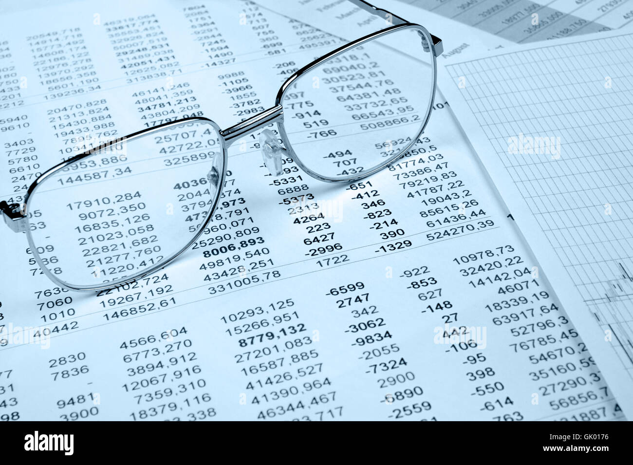 The financial report. Blue tone Stock Photo - Alamy