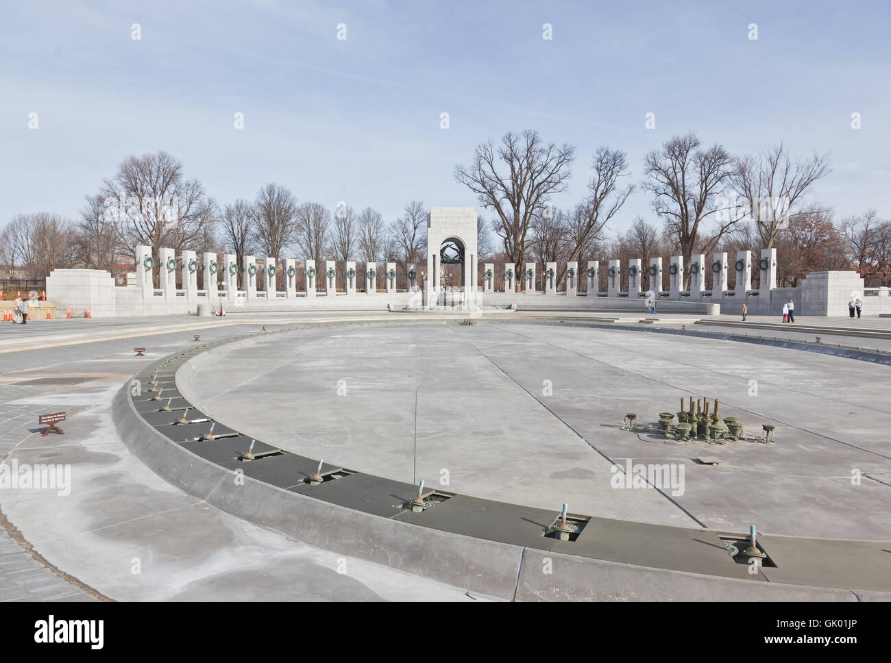 Monument and the World War II Memorial Stock Photo - Alamy