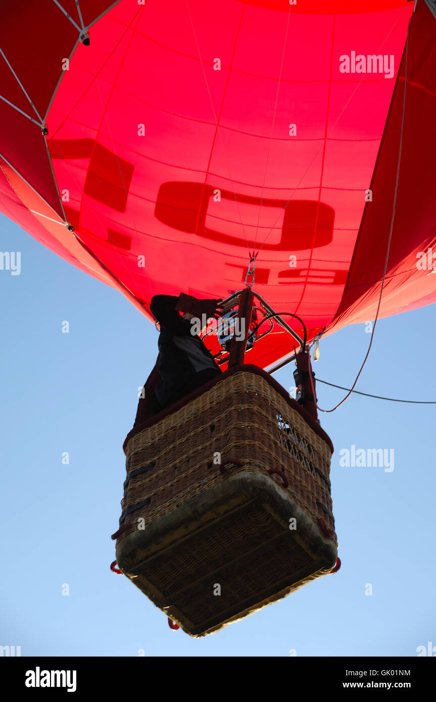 Ballooning hot air balloon waving hi-res stock photography and images ...
