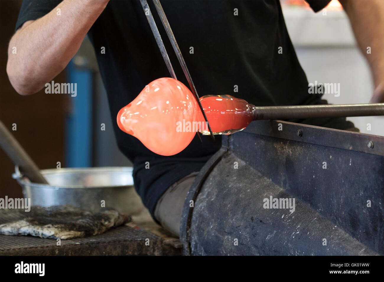 Glassblower hi-res stock photography and images - Alamy