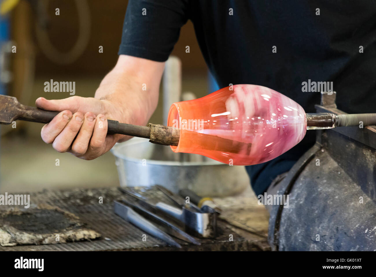 Glassblower hi-res stock photography and images - Alamy