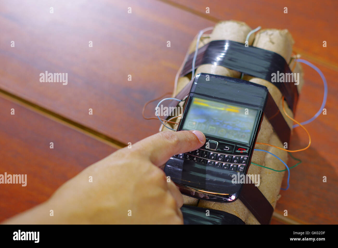 human setting the timer on a cellphone connected to explosives Stock ...
