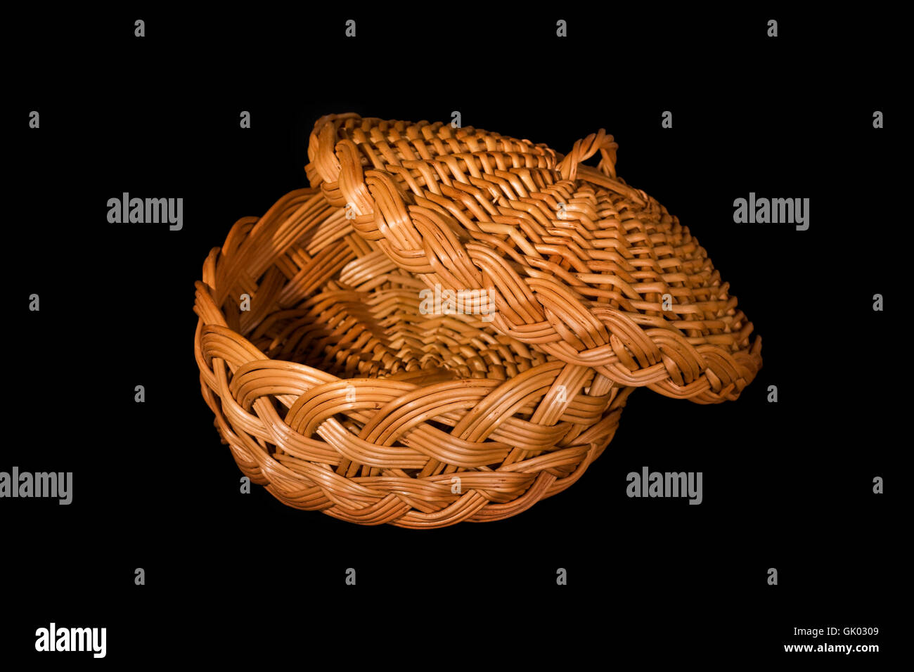 Empty rattan bread plate Stock Photo - Alamy