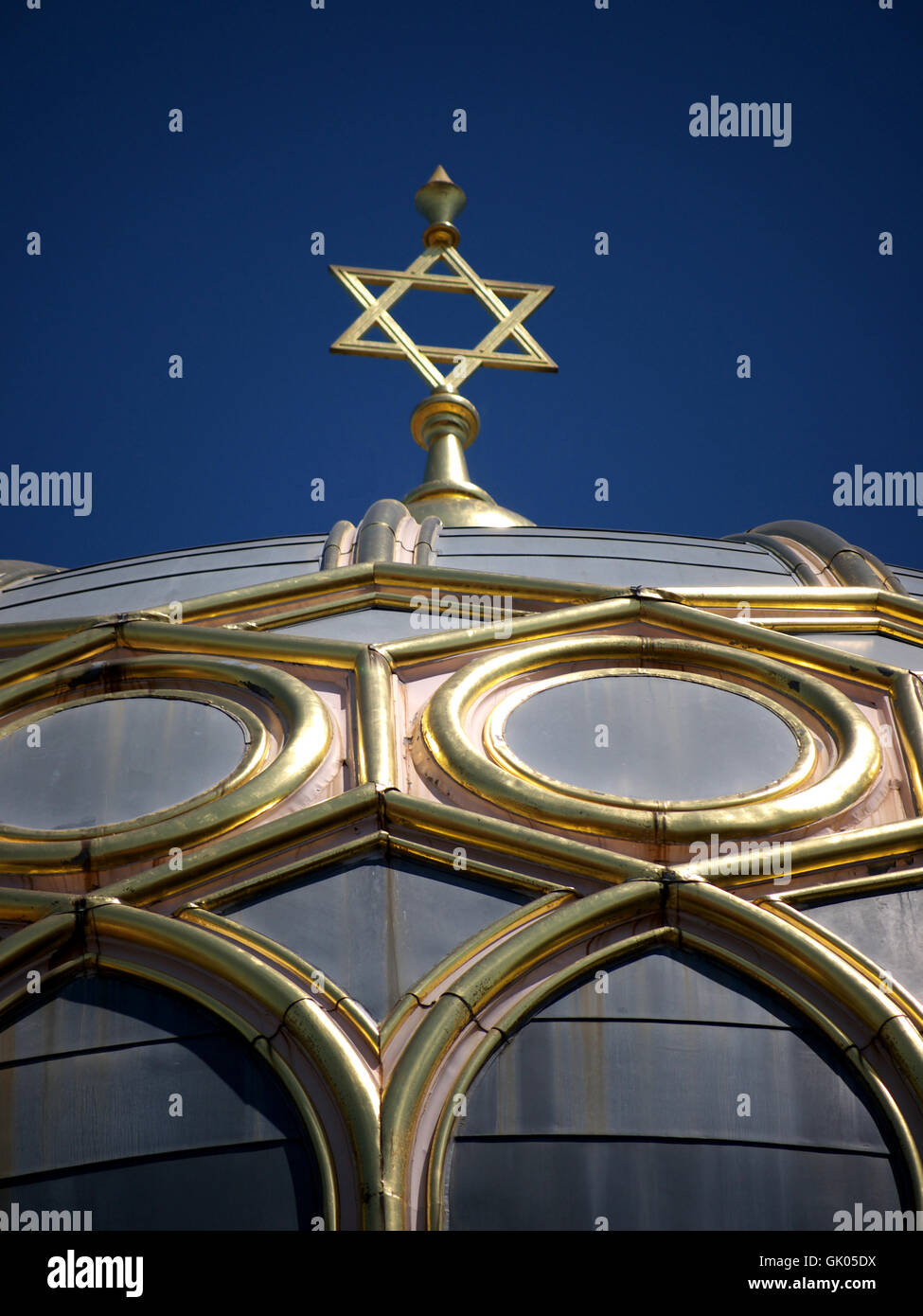berlin synagogue dome detail Stock Photo - Alamy
