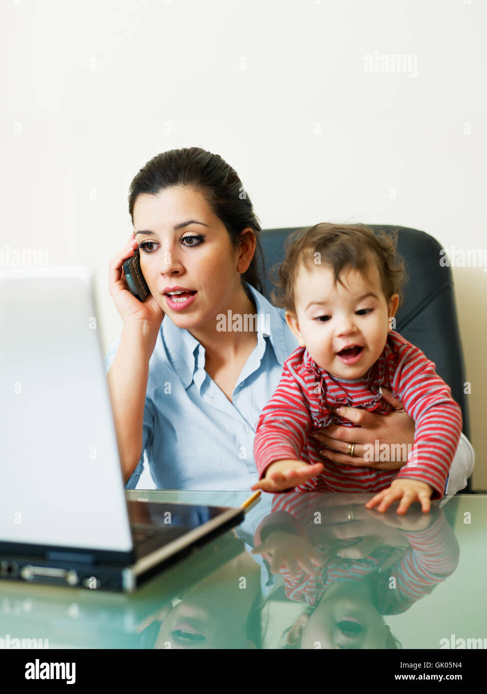 Mom girl phone call speaking hi-res stock photography and images - Alamy