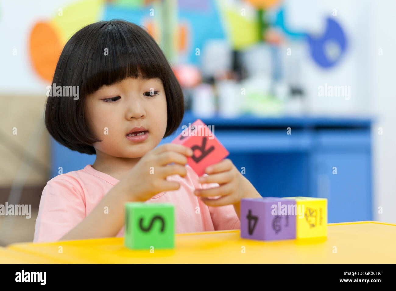 The little girl building blocks Stock Photo - Alamy