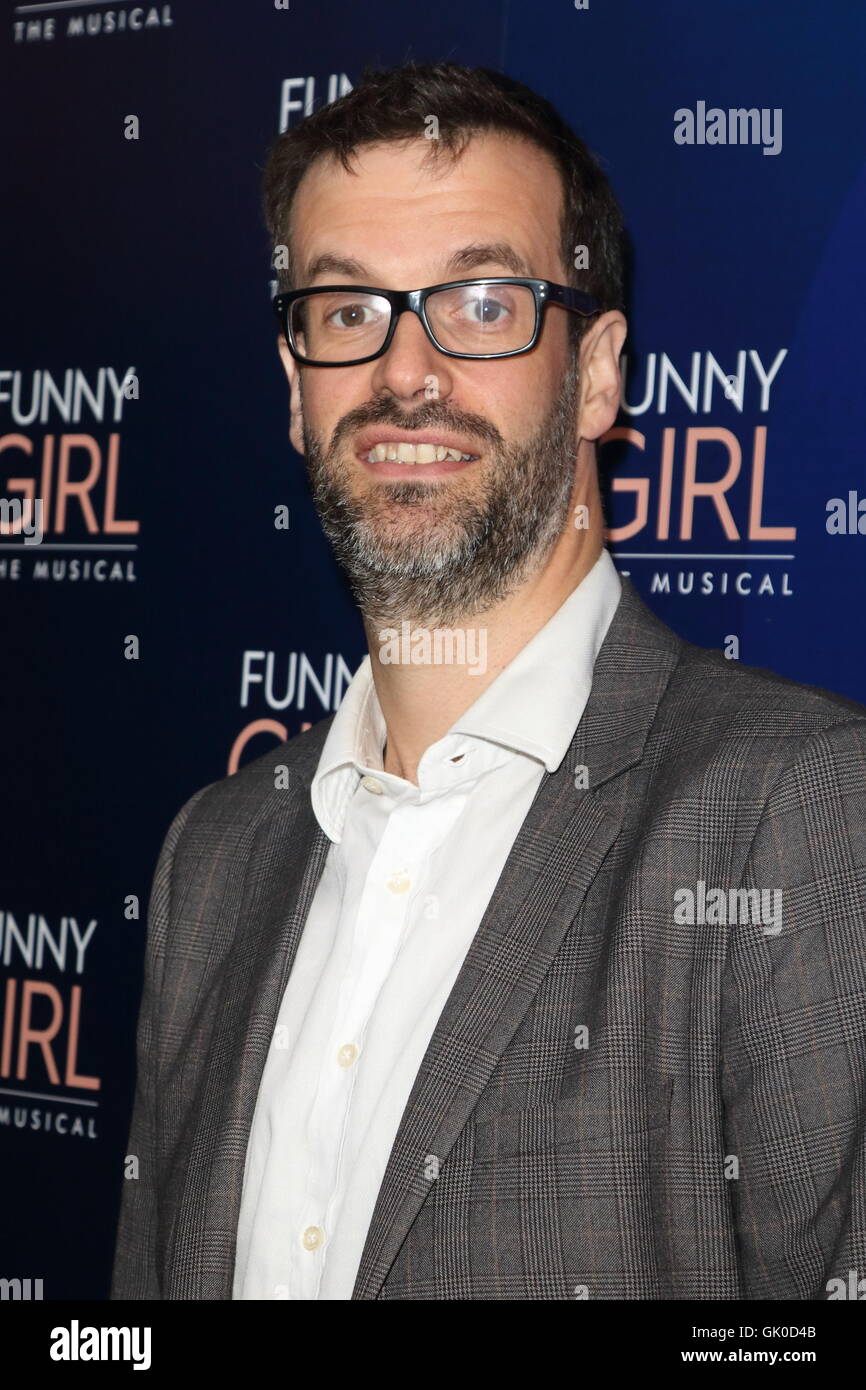 Savoy theatre london hi-res stock photography and images - Alamy