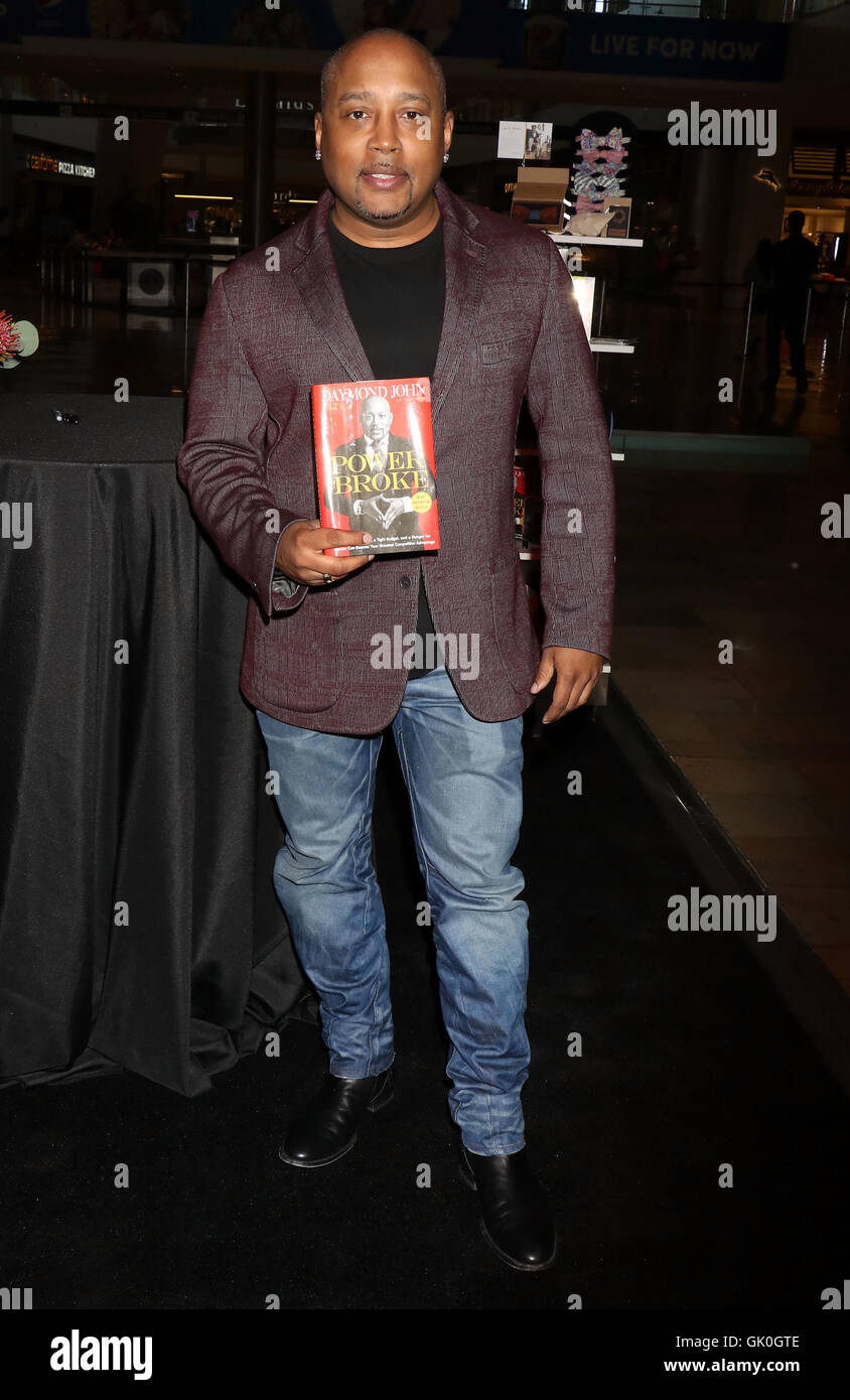 Daymond John signs copies of 'The Power Of Broke' at Fashion Show Mall ...