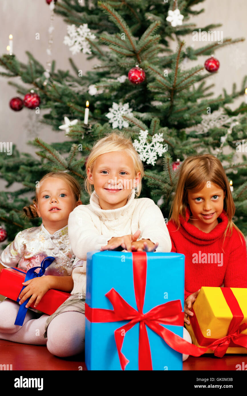 Children receive gifts hi-res stock photography and images - Alamy