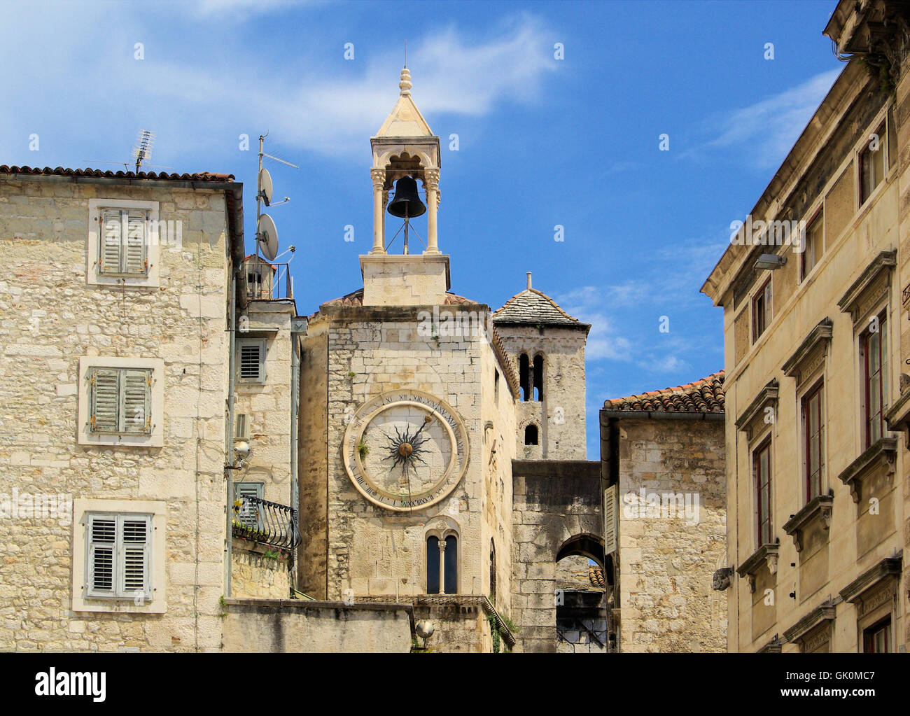 split clock - split clock 02 Stock Photo - Alamy