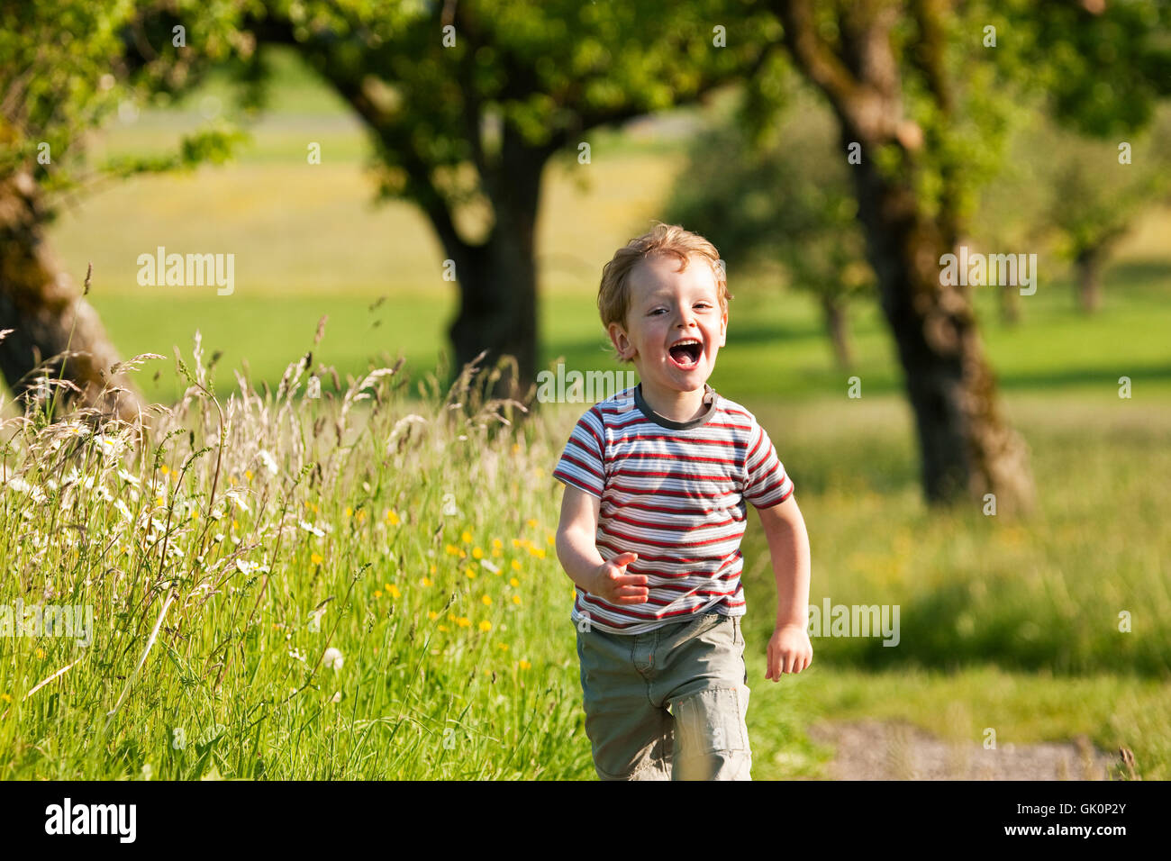 Runs along road hi-res stock photography and images - Alamy