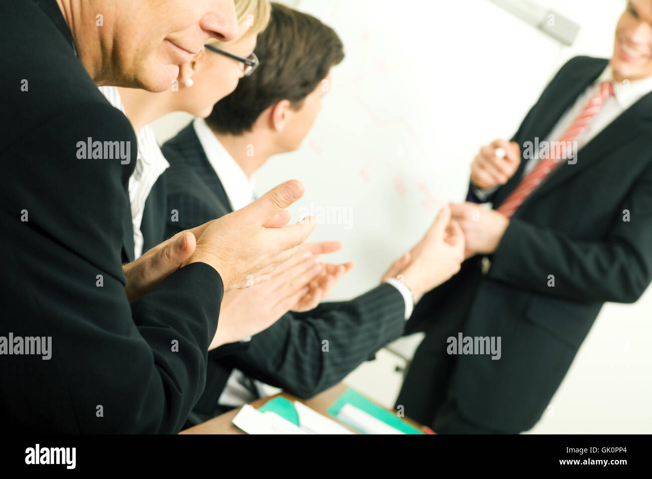 present clap teamwork Stock Photo - Alamy
