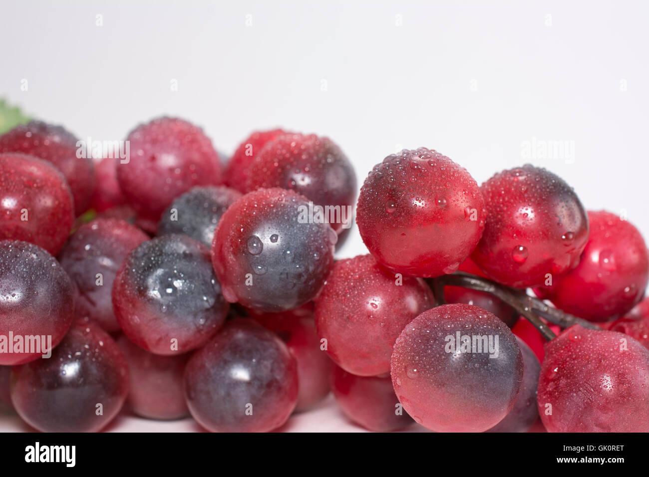 Red Grapes With Dew Water Droplets Stock Photo - Alamy