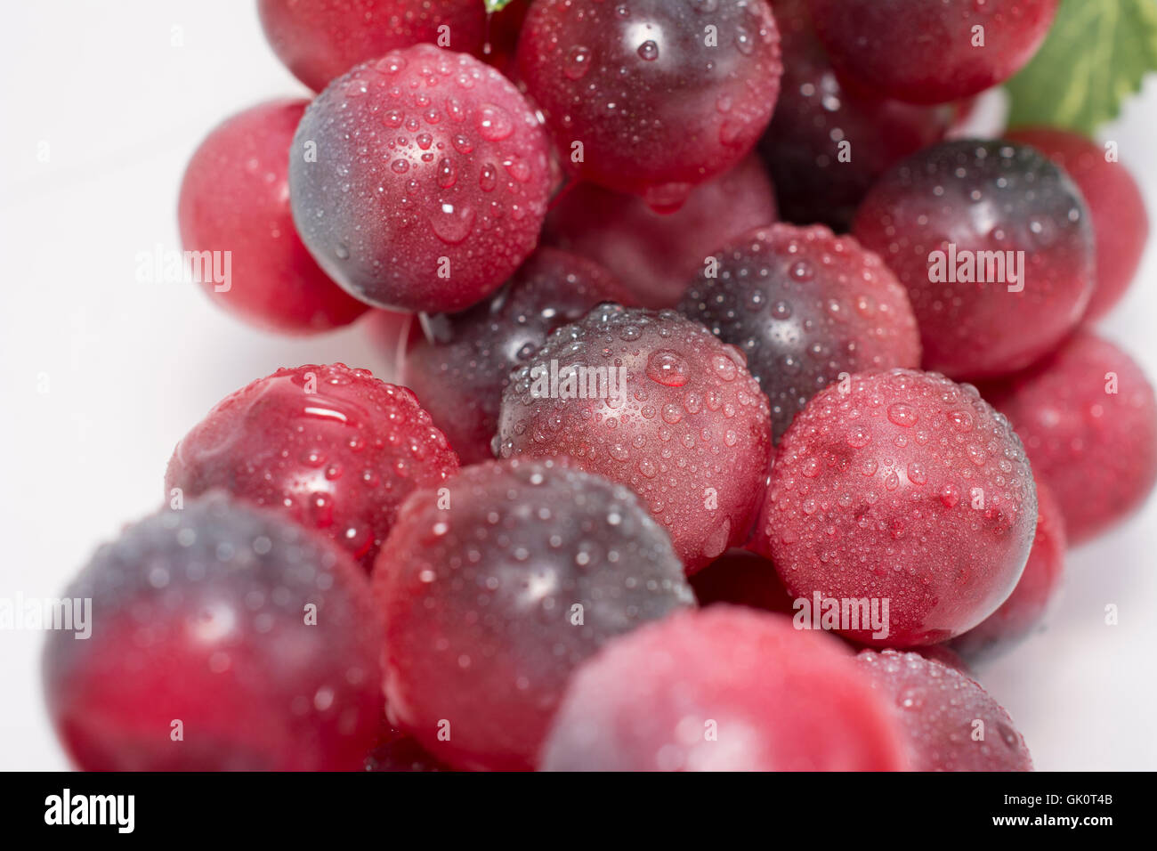 Red Grapes With Dew Water Droplets Stock Photo - Alamy